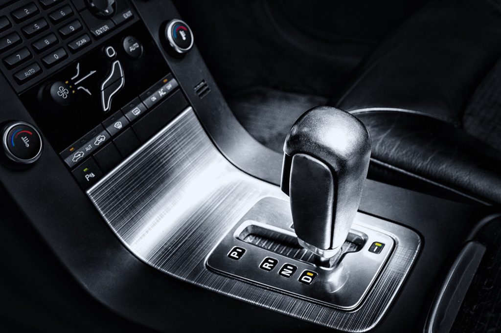Dicas para dirigir bem um carro automático - SeguroAuto